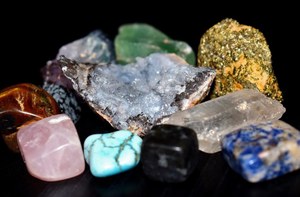 A Guide To Selecting And Using The Perfect Crystal For You - Conscious ...